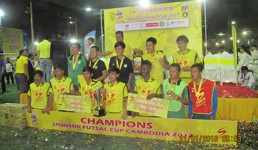 Rolling FC លើក ពាន ជើងឯក Sponsor Futsal Cup2017 – Koh Santepheap Daily