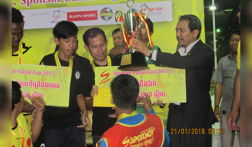 Rolling FC លើក ពាន ជើងឯក Sponsor Futsal Cup2017 – Koh Santepheap Daily