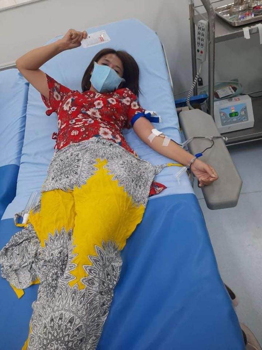 អាណិត ខ្លោចចិត្ត ! ពិធី ការិនី ស្រស់ ស្អាត មួយ រូប កើត ជំ ងឺមហារីក ធ្ងន់ធ្ងរ ស្រែក ដ ង្ហើ យ រក ...