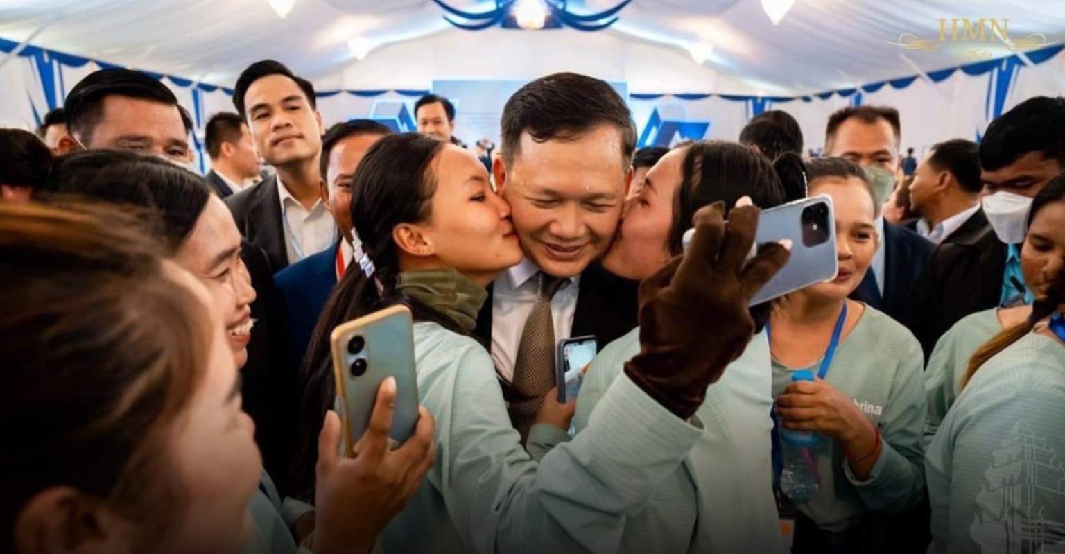 នាយករដ្ឋមន្ត្រីថ្មី ចាប់ផ្តើម ចេញជួប កម្មករ កាត់ដេរ នៅព្រឹកថ្ងៃទី២៩សីហា នៅក្បែរវត្តព្រៃស្ពឺ ...