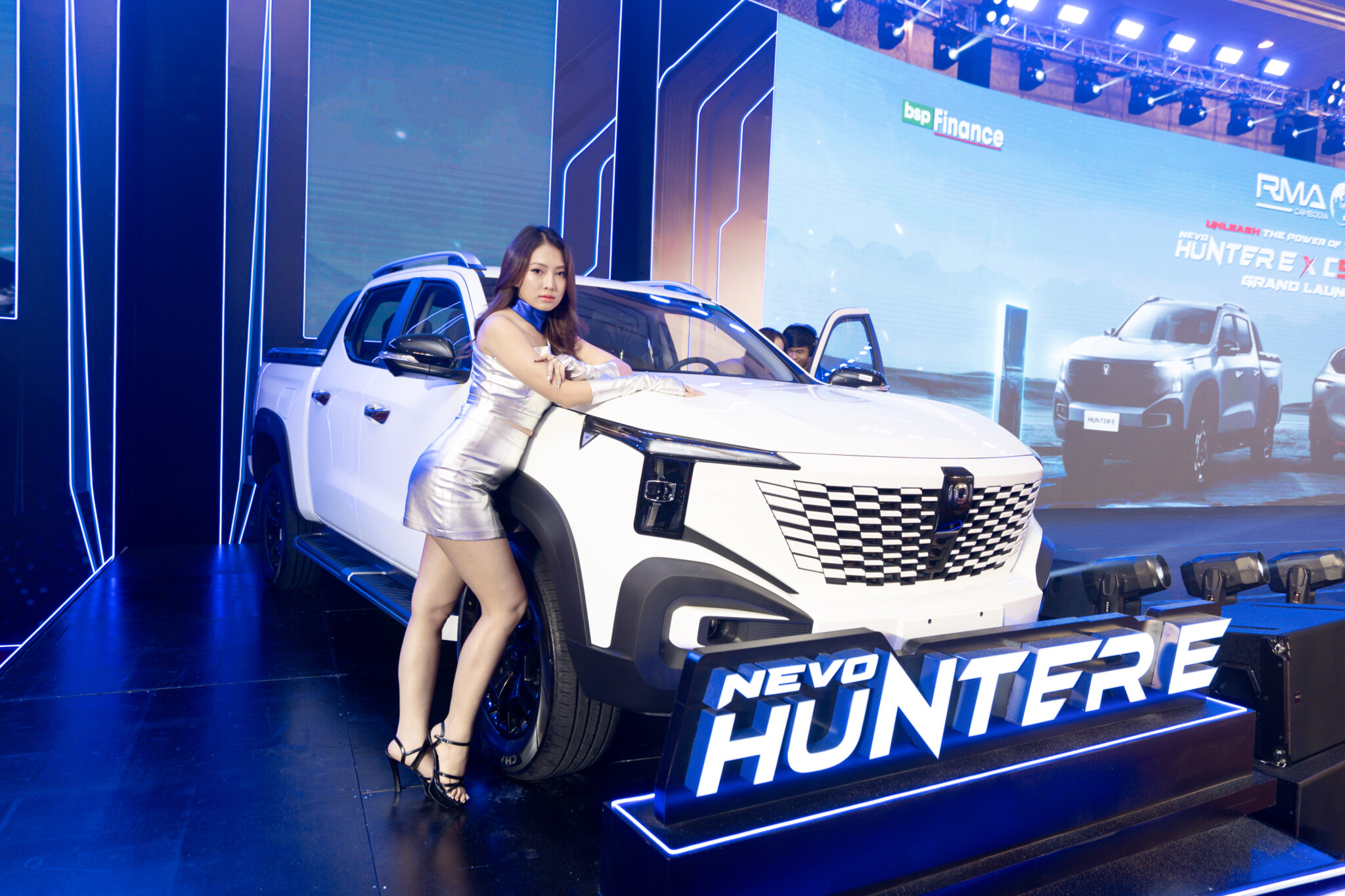 Changan Cambodia ធ្វើ ឱ្យ កក្រើក ទីផ្សារ រថយន្ត ដោយ សម្ពោធ ជា ផ្លូវការ ...