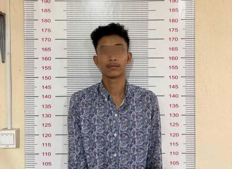 គ្រាន់តែ មុខ ស្រ ដៀង គូ សត្រូវ របស់ ខ្លួន សោះ ជិះ ម៉ូតូ តាម កា.ប់ គ្នា ...